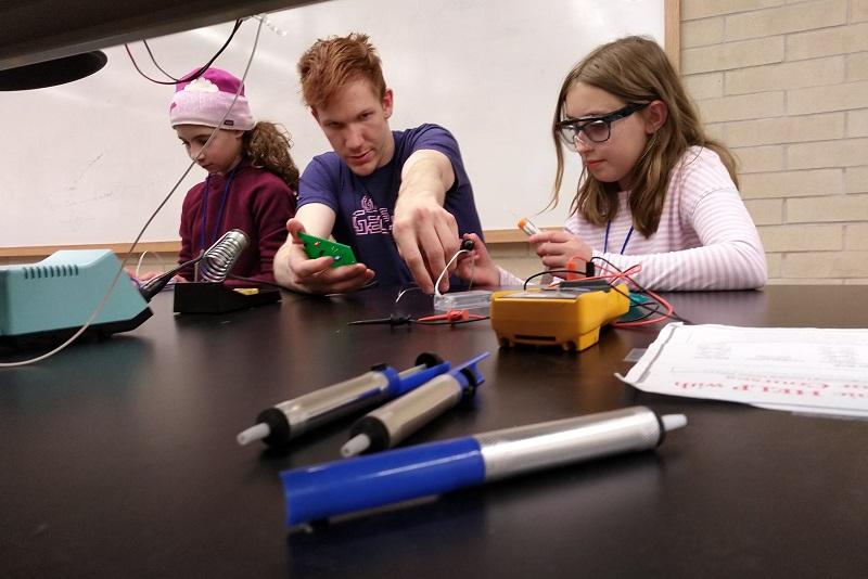 ‘Girls With Gadgets’ Brings STEM to Grade-School Students | University ...